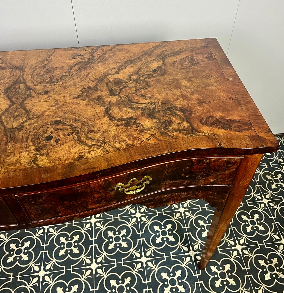 Serpentine Side Table in Burr Walnut for sale at Pamono