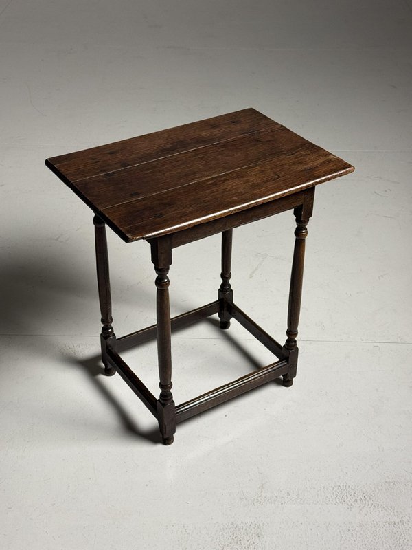English Side Table, 1700s for sale at Pamono
