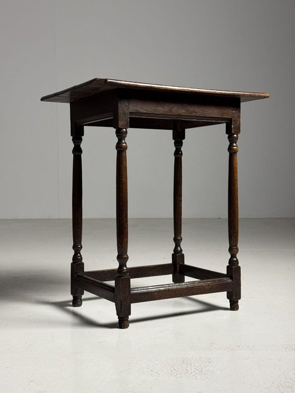 English Side Table, 1700s for sale at Pamono
