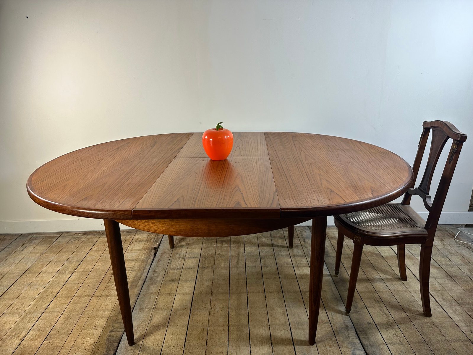 Round Table in Teak with Butterfly Extension from G-Plan, 1960s for ...