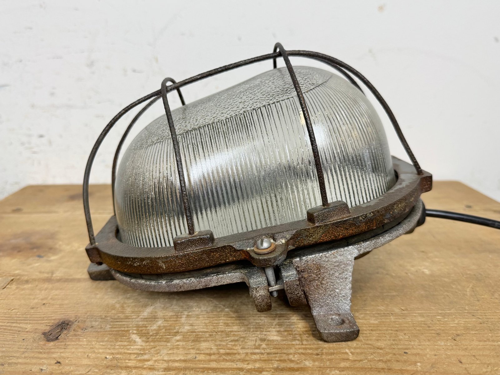 Vintage Industrial Cast Iron Wall Light, 1960s for sale at Pamono