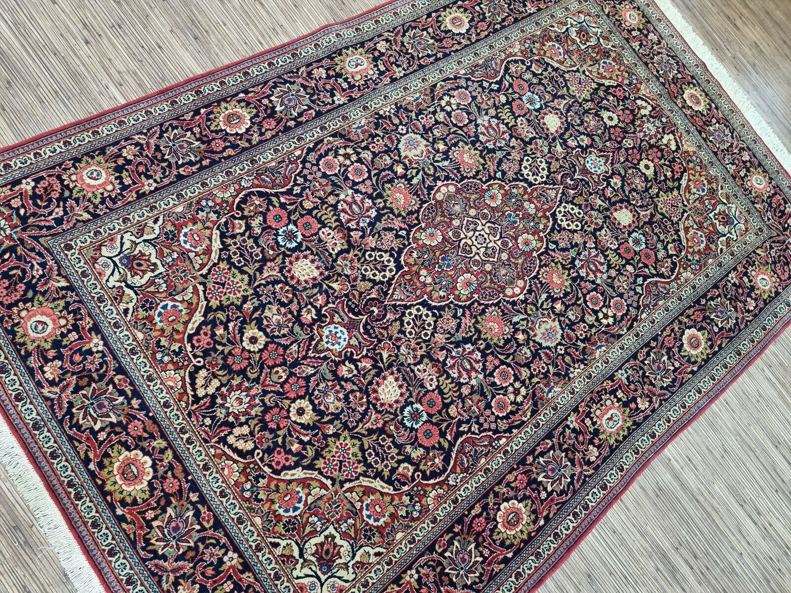 Antique Middle Eastern Style Kashan Rug, 1920s for sale at Pamono