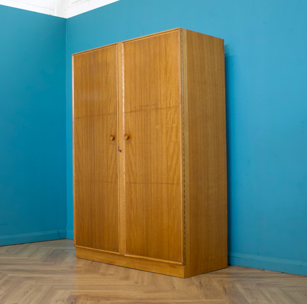 Vintage Oak Wardrobe from Meredew, 1960s, 1955 for sale at Pamono