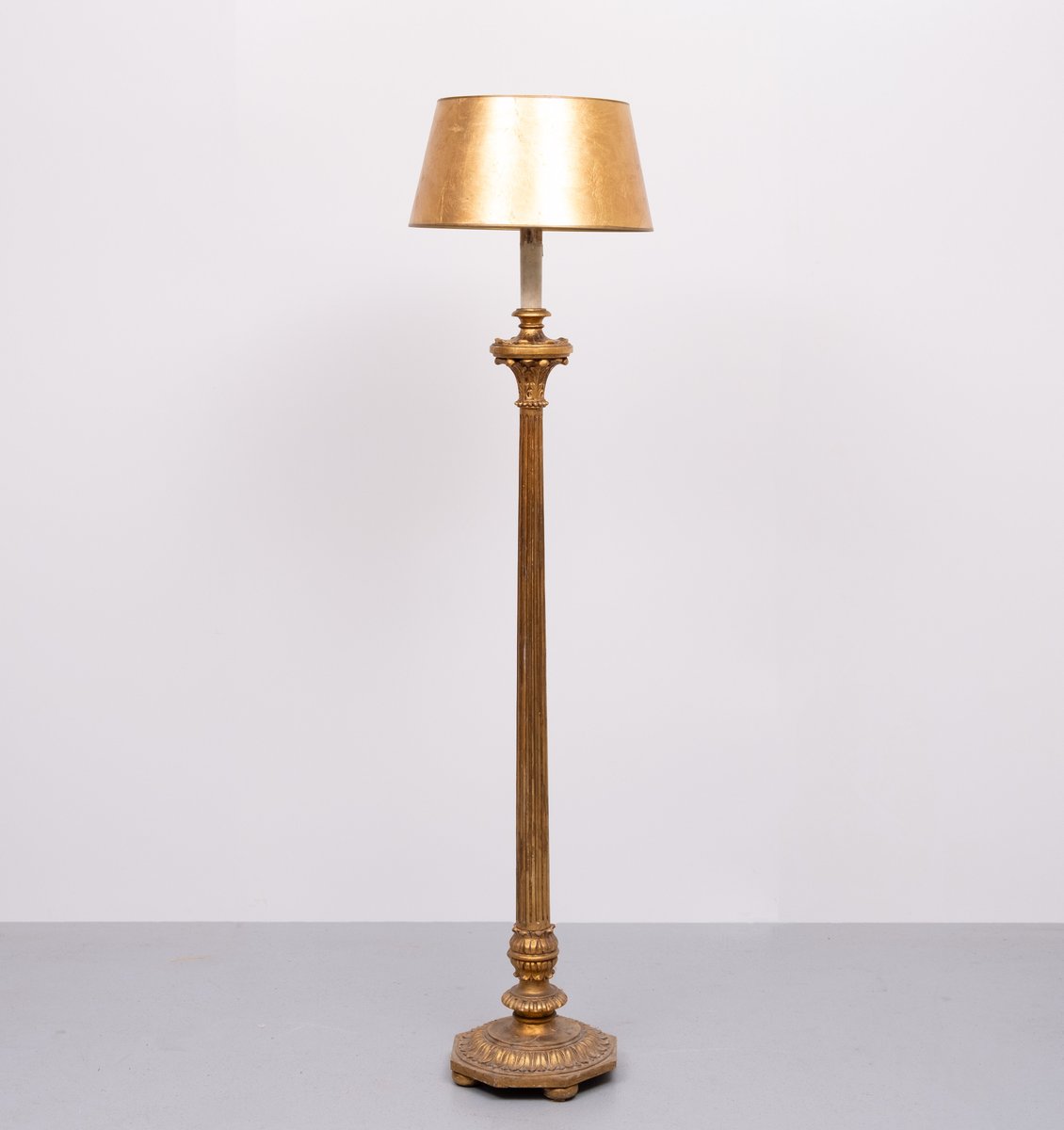 Rococo Italian Wooden Floor Lamp in Gold, 1950s for sale at Pamono