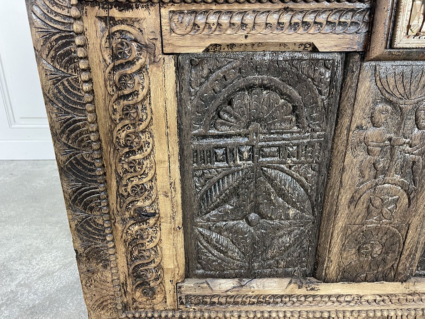 19th Century Engraved Oak Chest for sale at Pamono