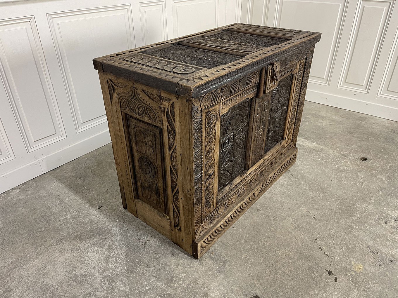 19th Century Engraved Oak Chest for sale at Pamono