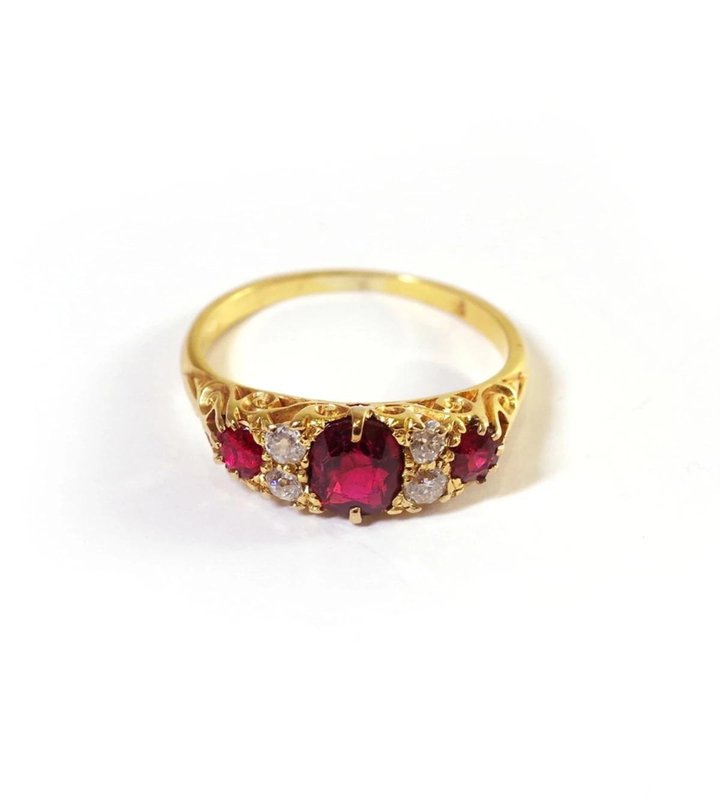 Red Spinel Trilogy Ring for sale at Pamono