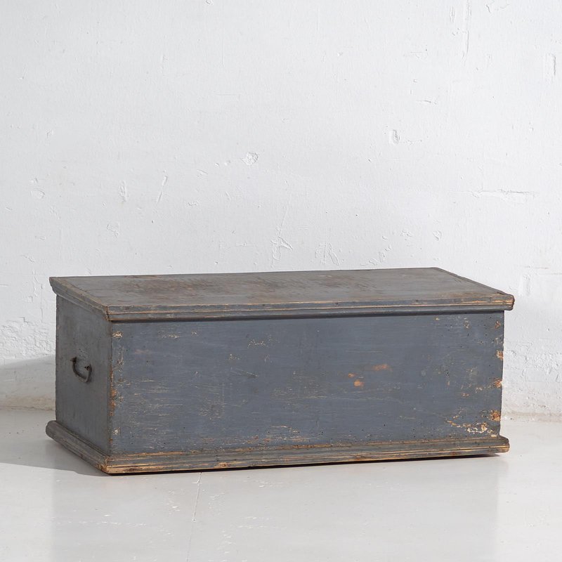 Small Vintage Blue Trunk, 1920 for sale at Pamono