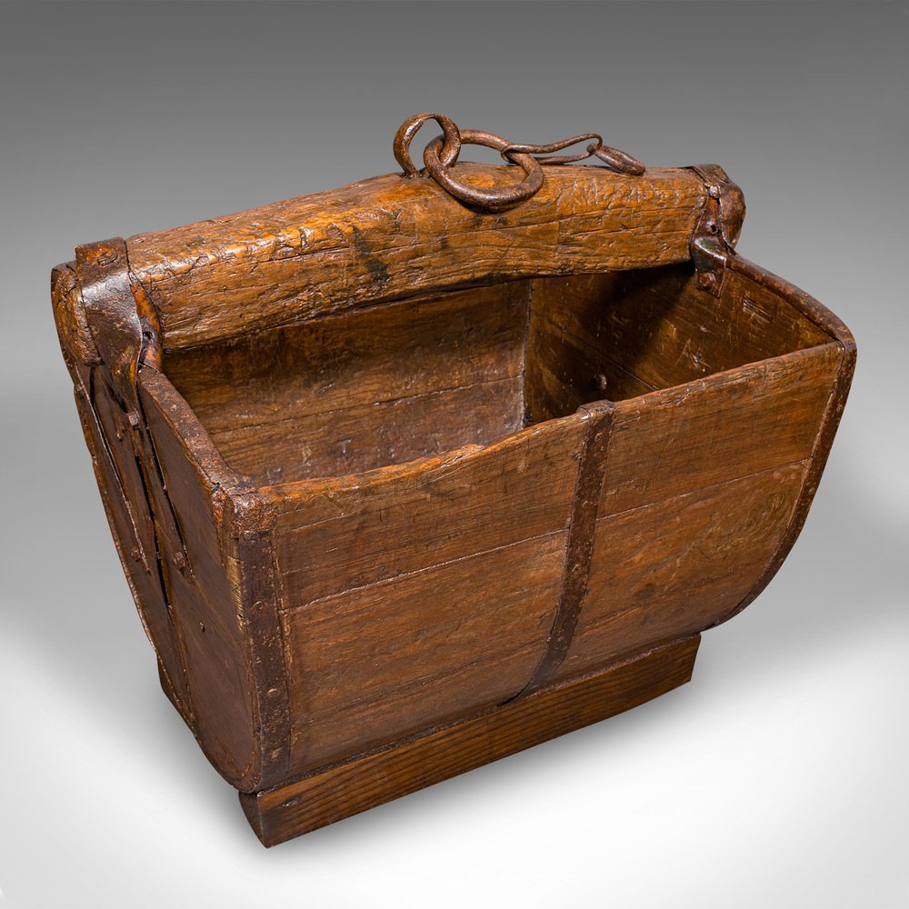 Antique English Country Garden Well Bucket, 1800 for sale at Pamono