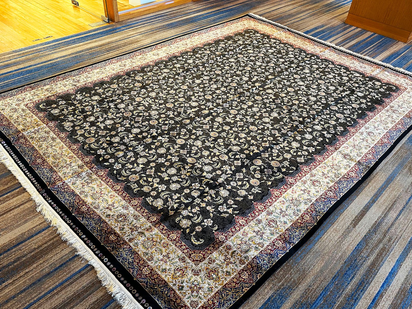 Large Turkish Silk Rug for sale at Pamono