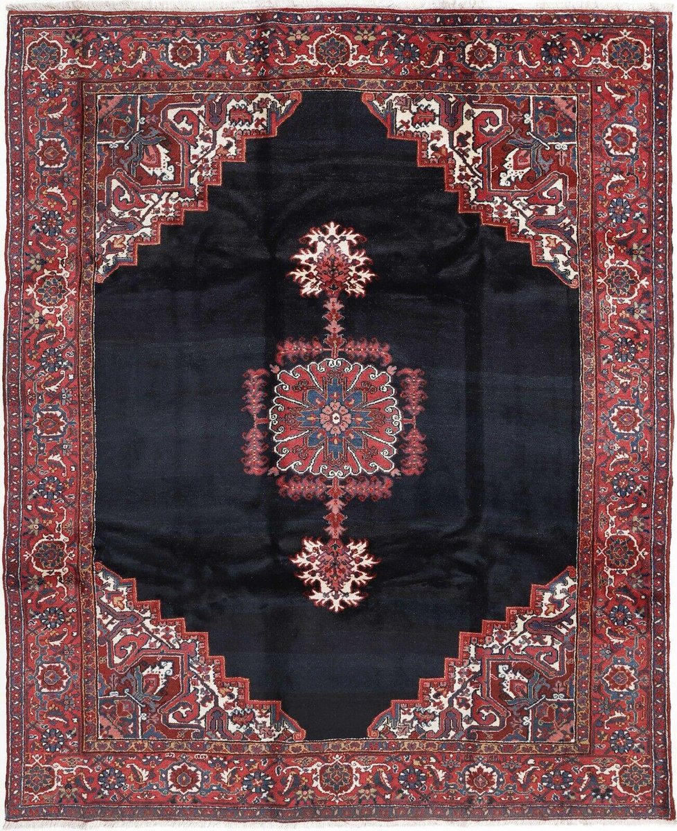 Antique Middle Eastern Heriz Rug for sale at Pamono
