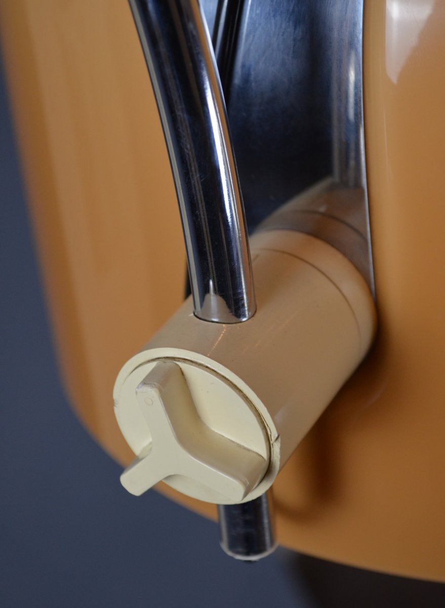 Italian Forma Wall Lamp by Luigi Massoni for Harvey Guzzini, 1970s for ...