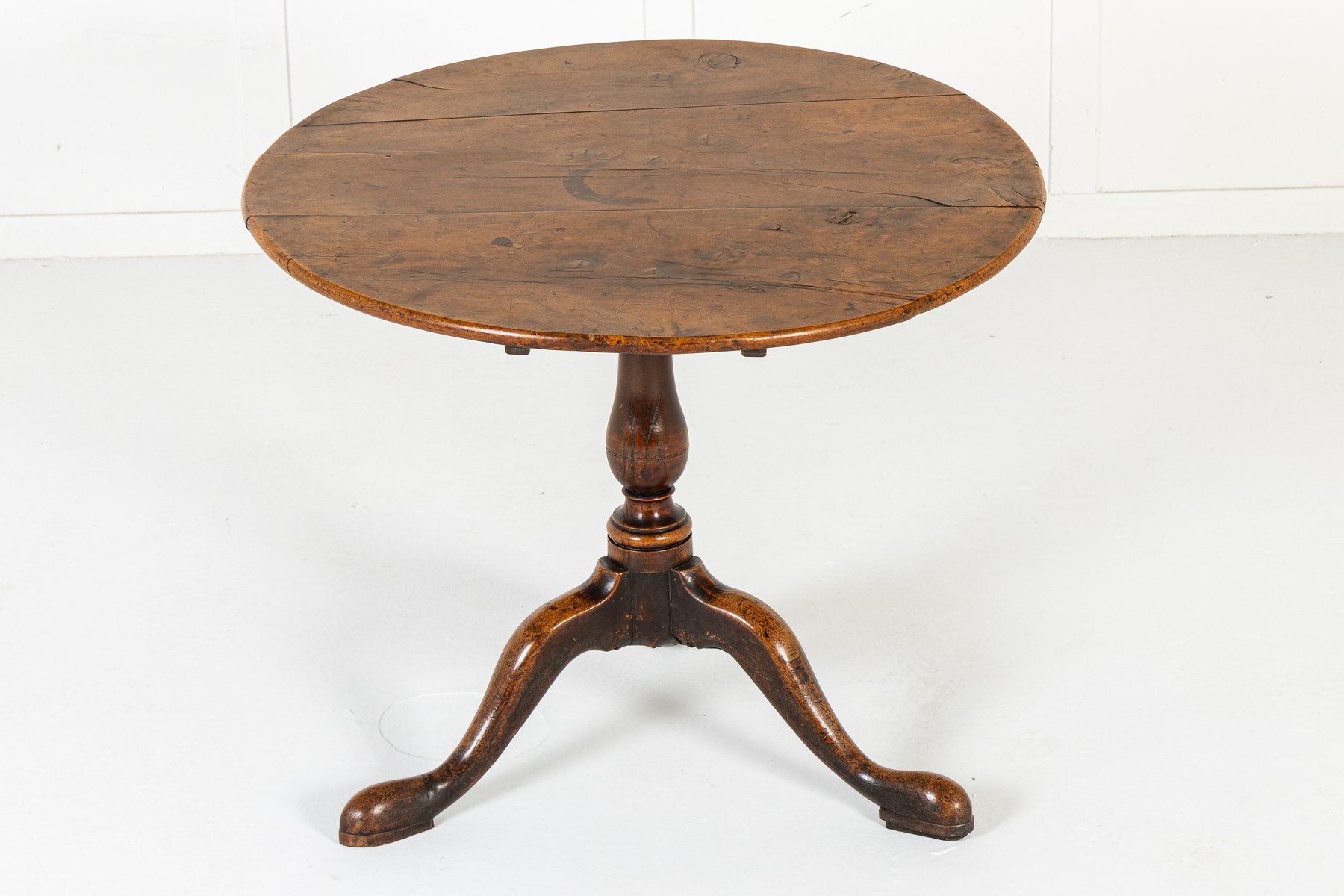Large Antique English Elm Tripod Table for sale at Pamono