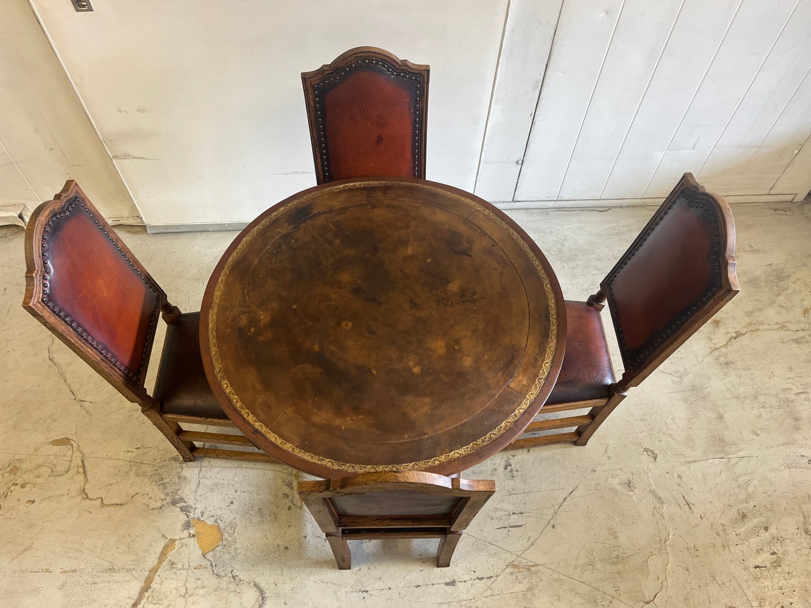 French Round Table in Oak and Leather for sale at Pamono