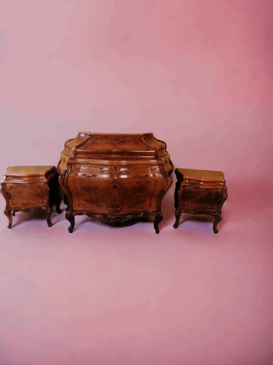 Stupendi Carved Venetian Dressers and Bedside Tables, 1930s, Set of 3 ...