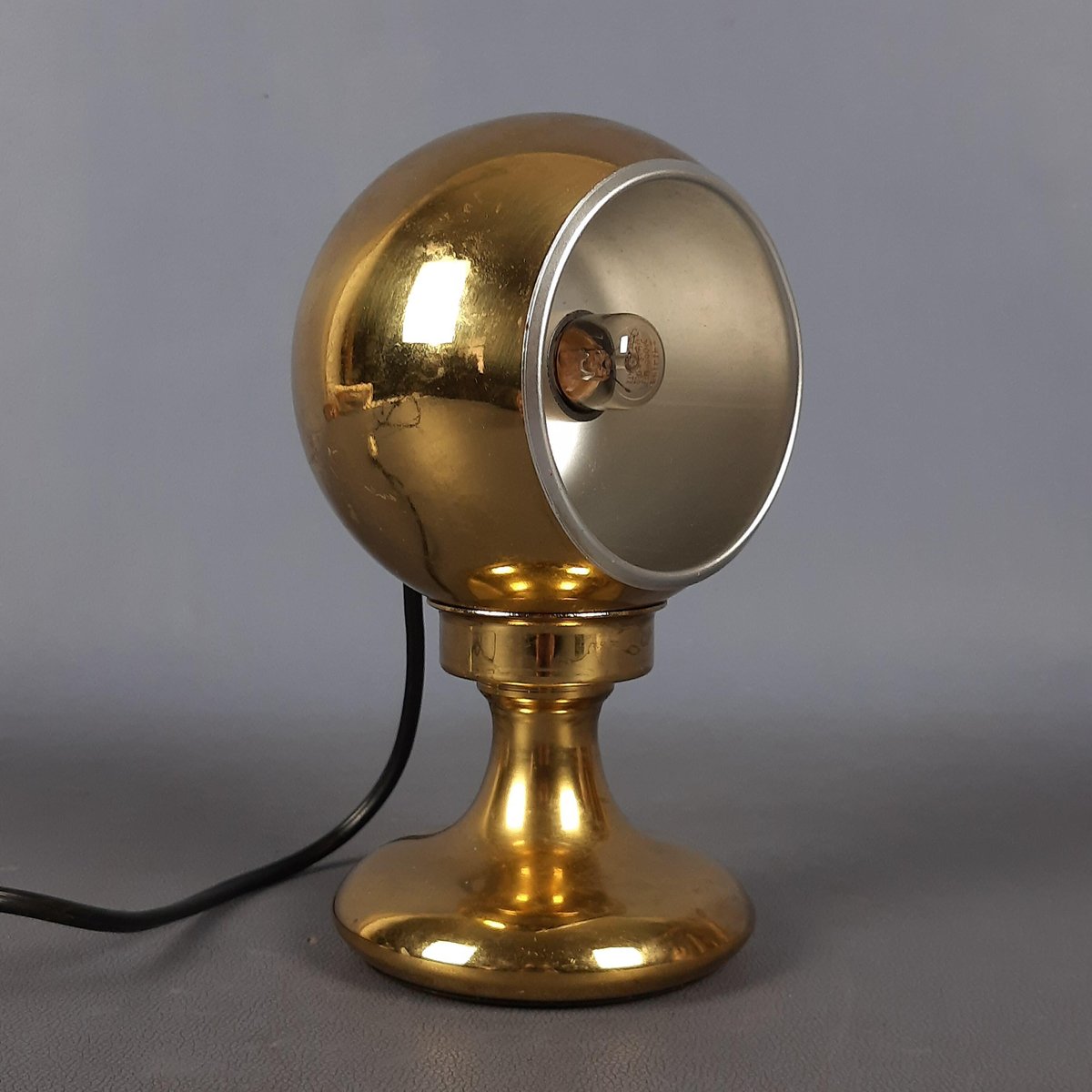 Space Age Metal Eyeball Magnet Table Lamp from Reggiani, 1970s en vente ...