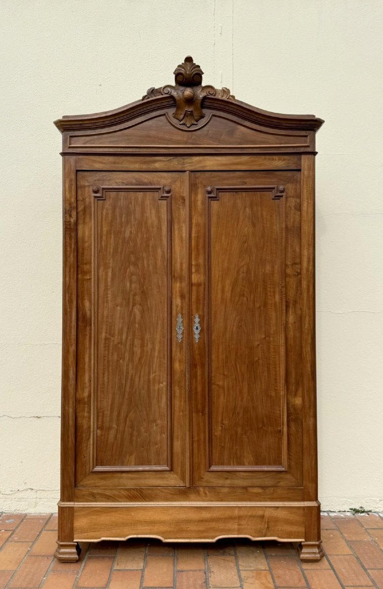 Louis Philippe Shell Cupboard in Walnut, 1830s for sale at Pamono