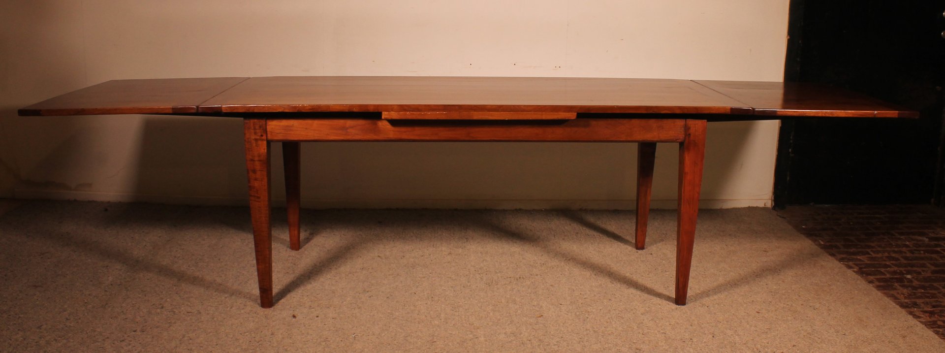Antique Extendable Table in Cherry for sale at Pamono
