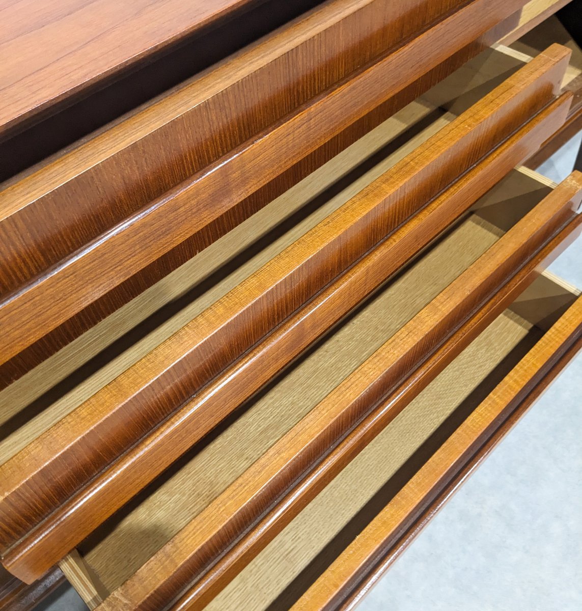 Vintage V-Form Sideboard, 1960s for sale at Pamono