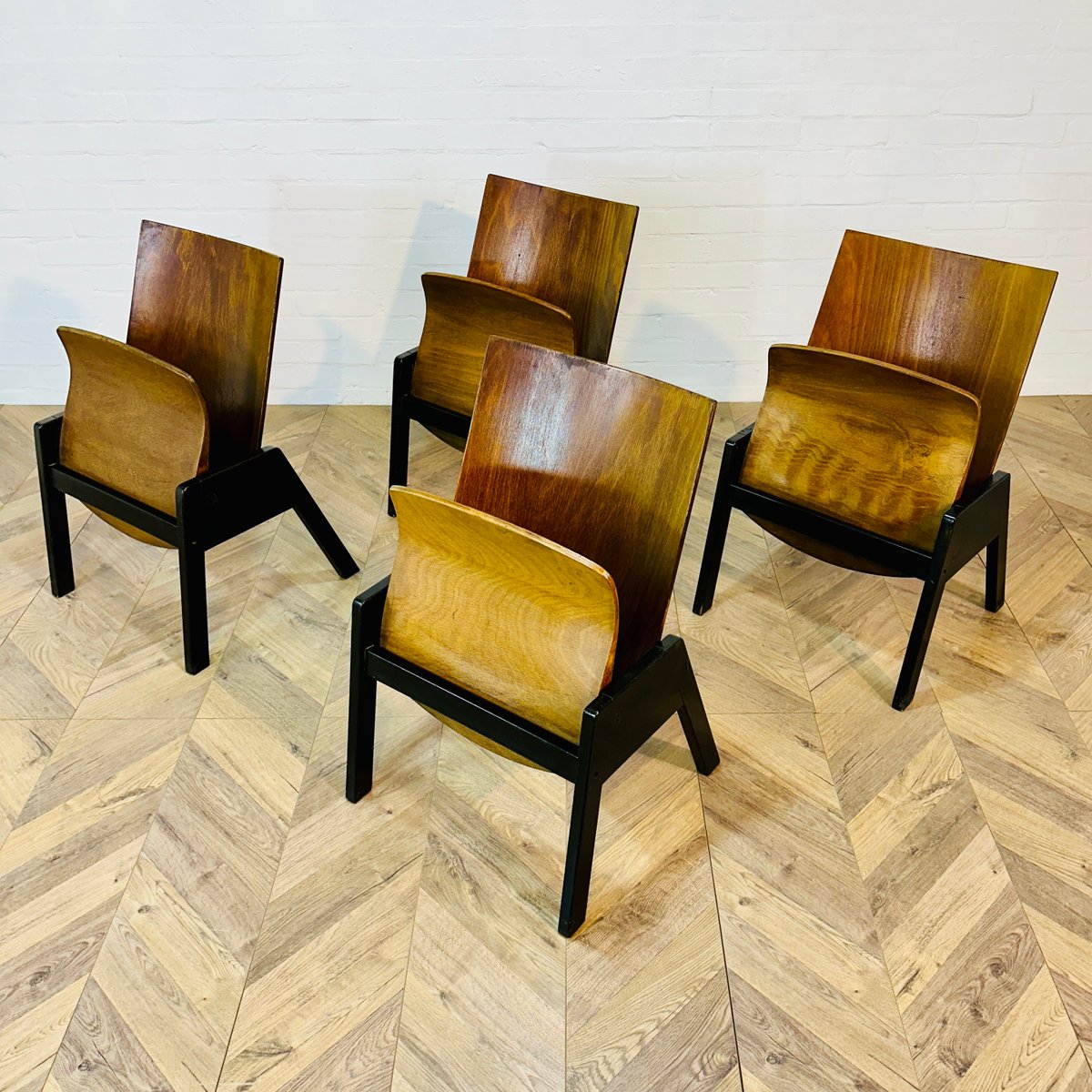 Vintage Stackable Auditorium Chairs, 1970s, Set of 4 for sale at Pamono