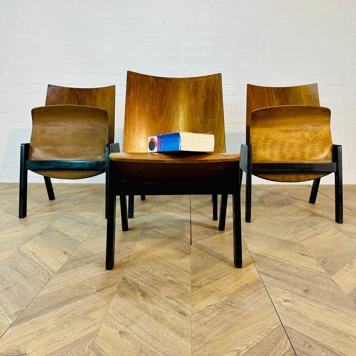 Vintage Stackable Auditorium Chairs, 1970s, Set of 4 for sale at Pamono