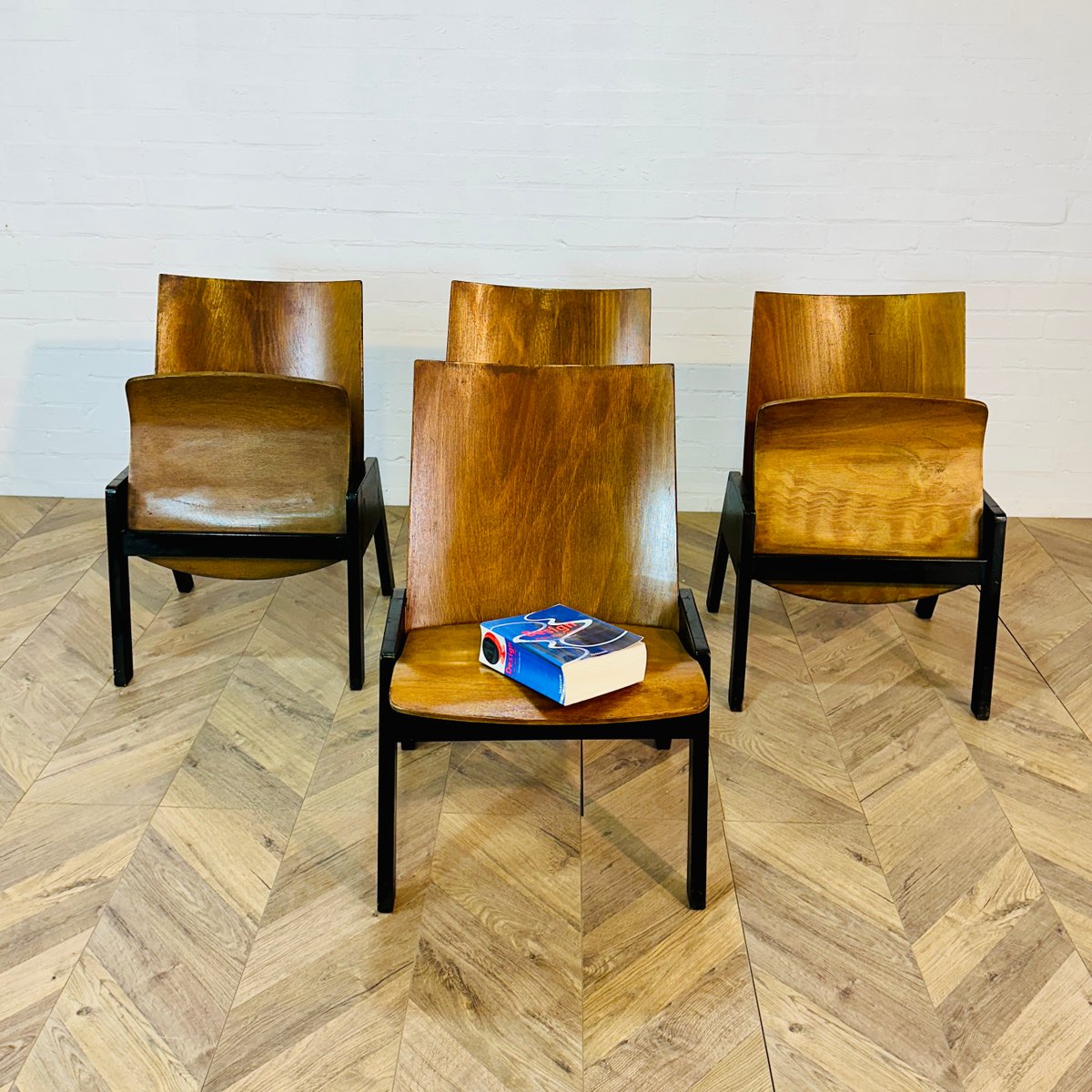 Vintage Stackable Auditorium Chairs, 1970s, Set of 4 for sale at Pamono