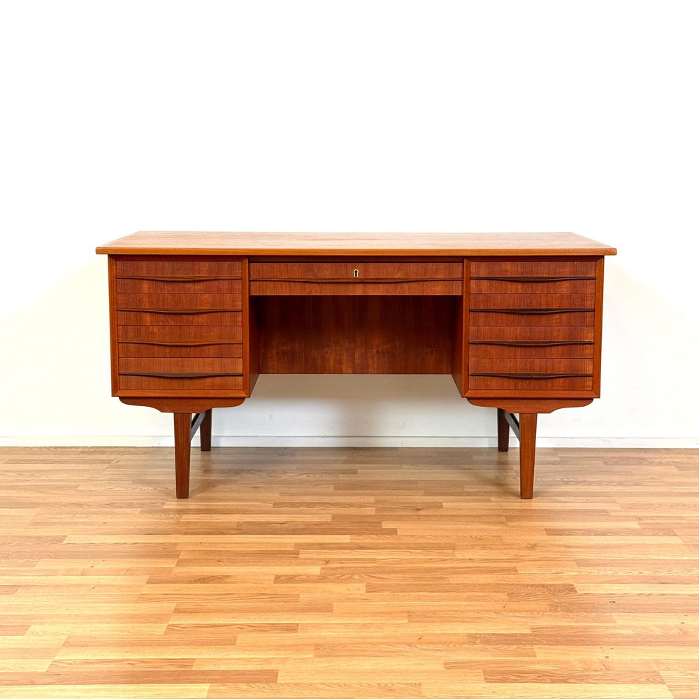 Writing Desk in Teak, 1950s for sale at Pamono
