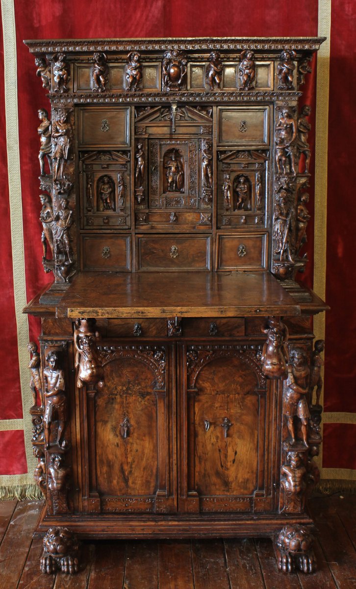 Meuble Dit Renaissance Génois en Noyer, 16ème Siècle en vente sur Pamono
