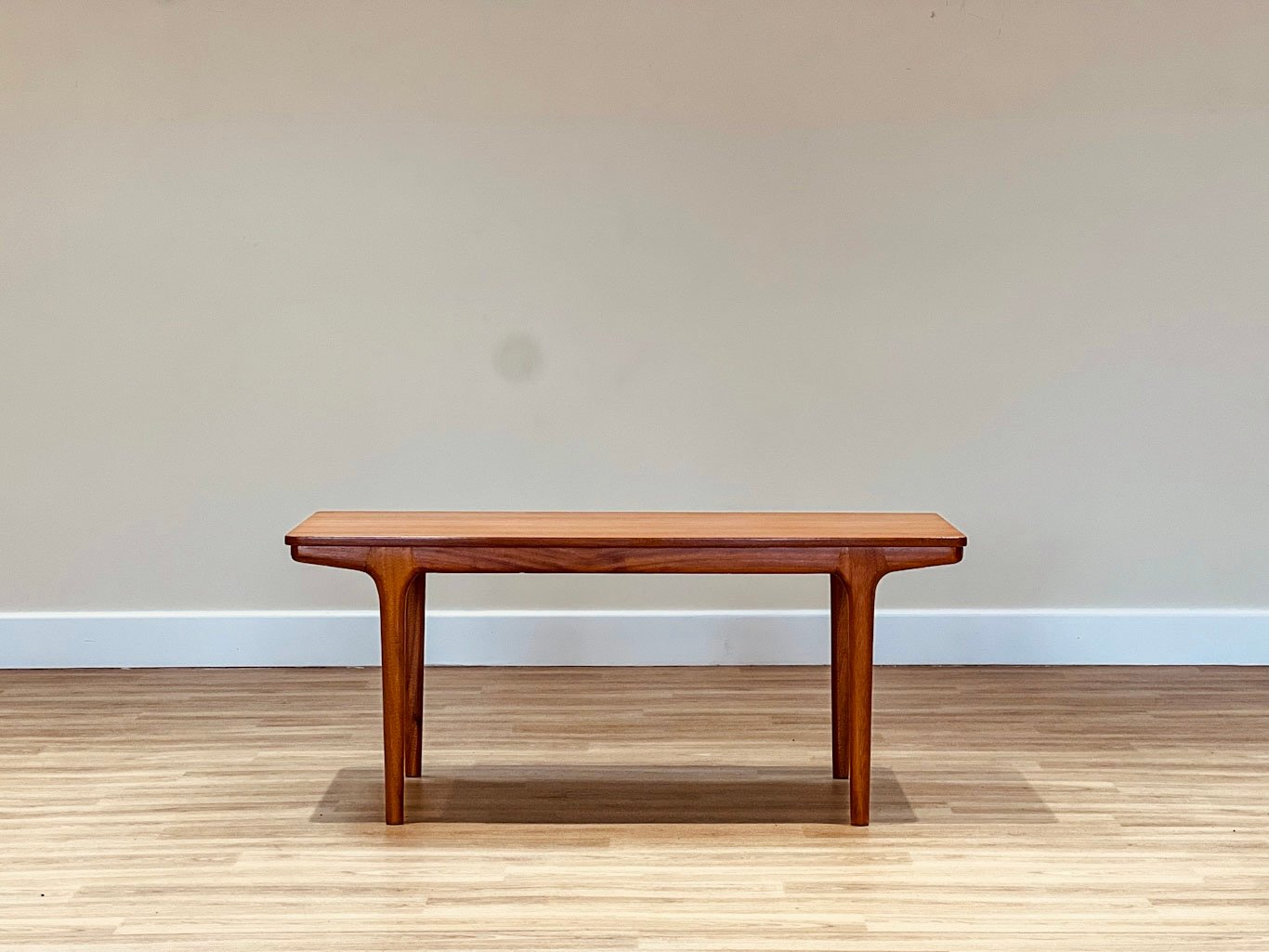 Extending Coffee Table from McIntosh, 1970 for sale at Pamono