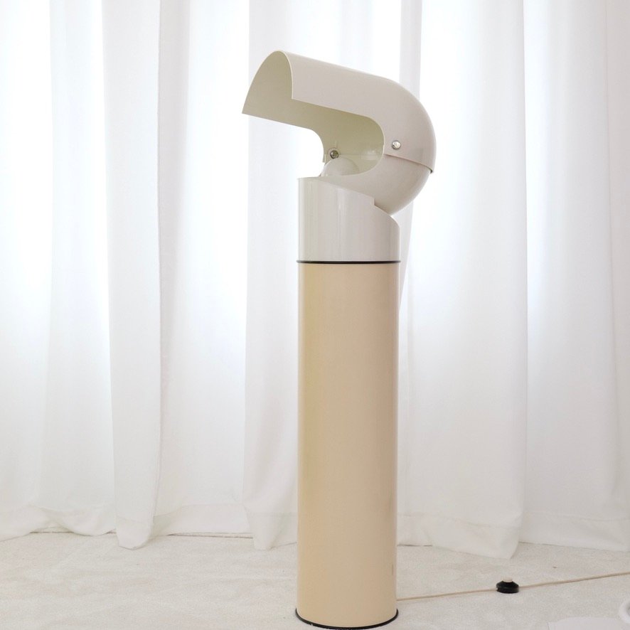 Pileo Floor Lamp by Gae Aulenti for Artemide for sale at Pamono