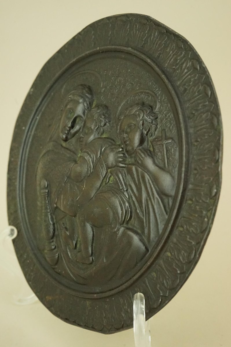 Medaglione in bronzo con bassorilievo raffigurante la Madonna della ...
