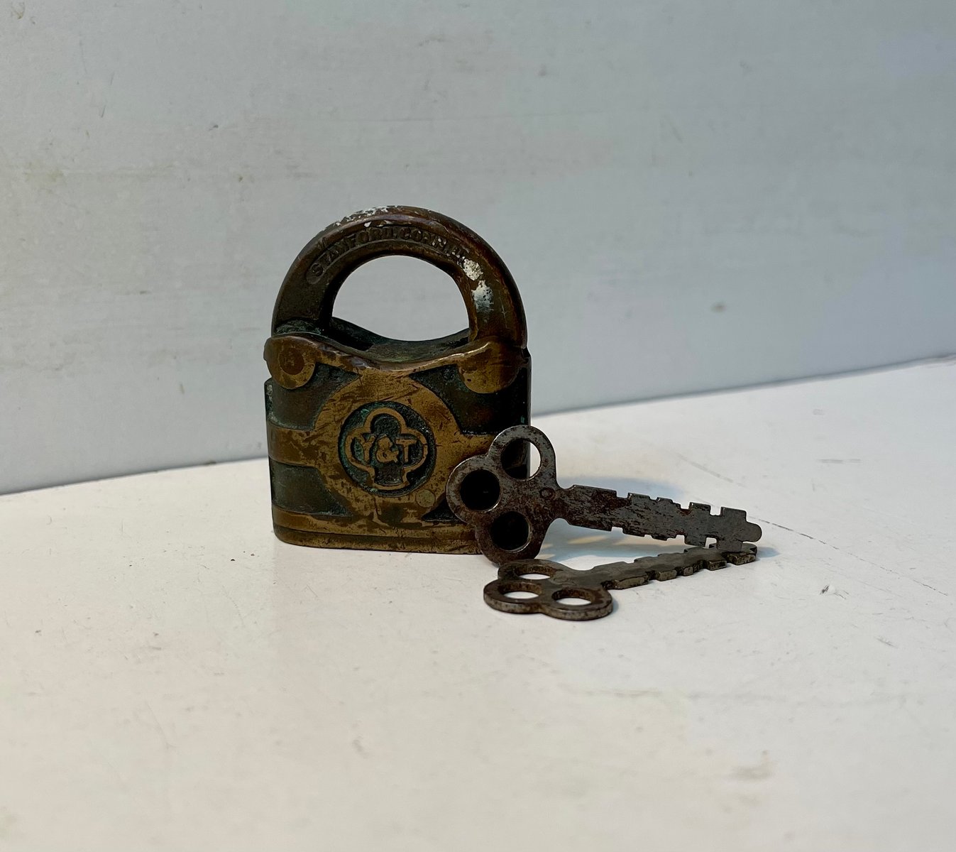 Antique Yale Padlock in Brass & Bronze, 1920s for sale at Pamono
