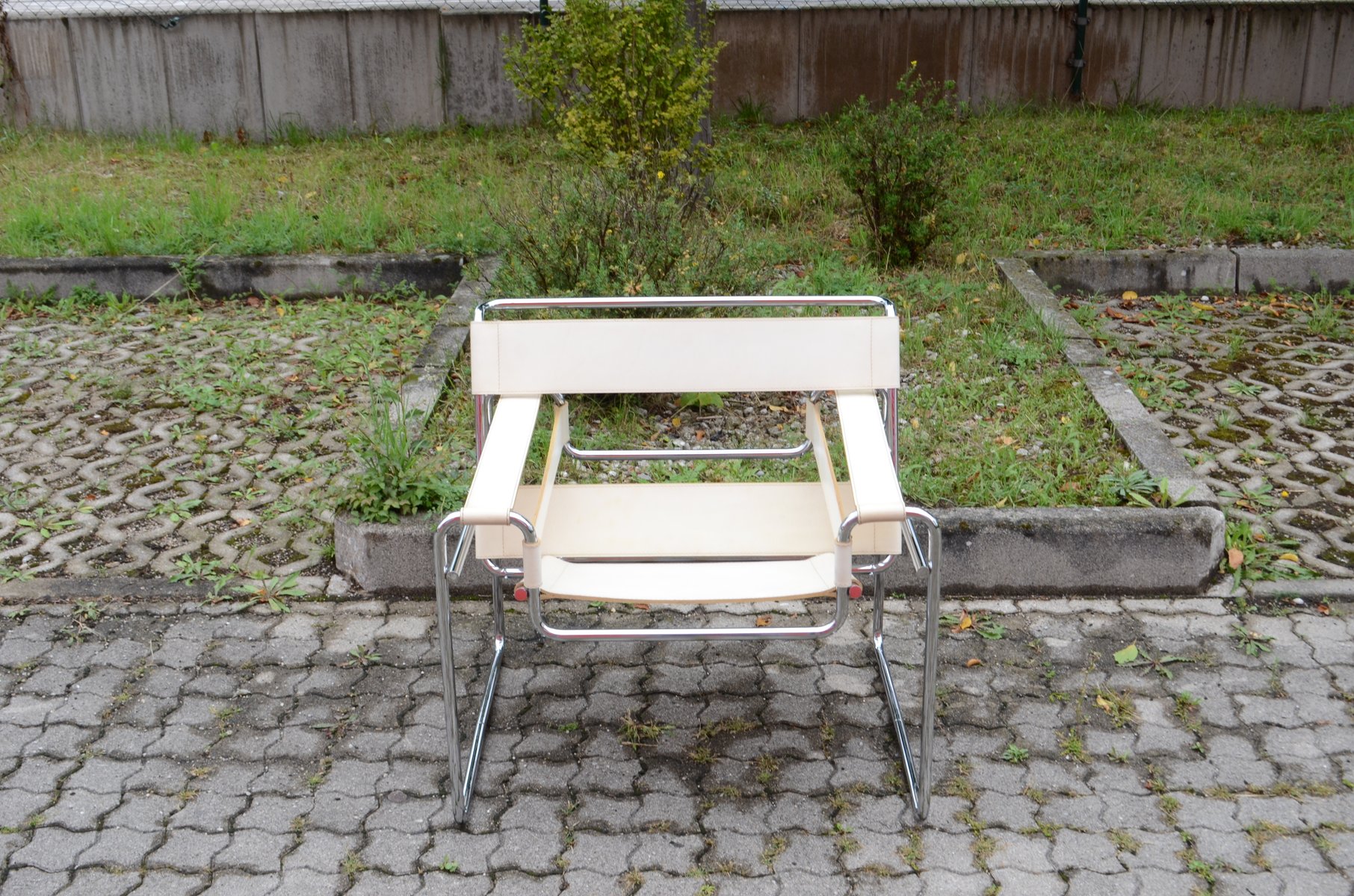 Vintage B3 Wassily Chair in White Leather by Marcel Breuer for Gavina ...