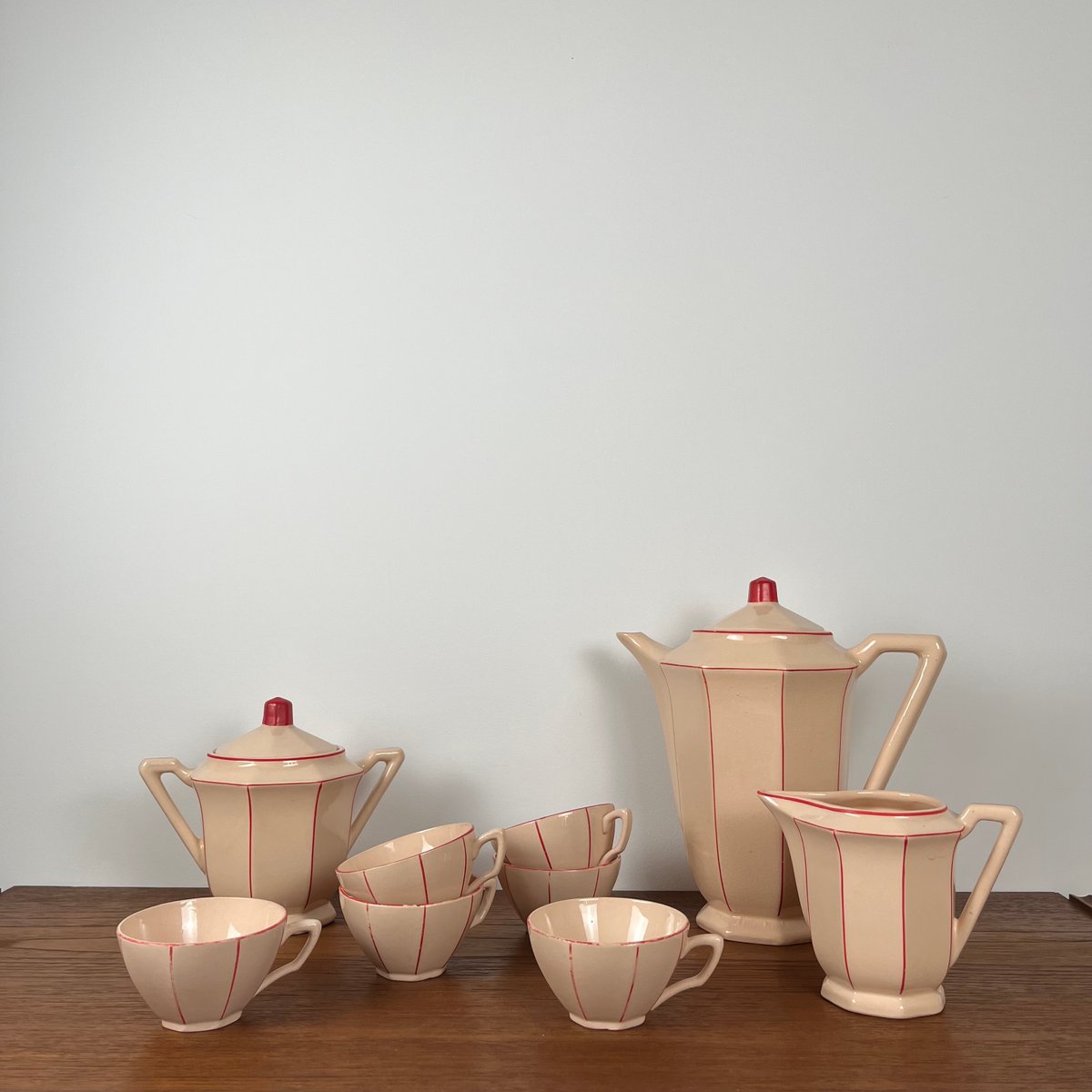 Art Deco Pink and Red Tea Set, 1890s, Set of 9 for sale at Pamono