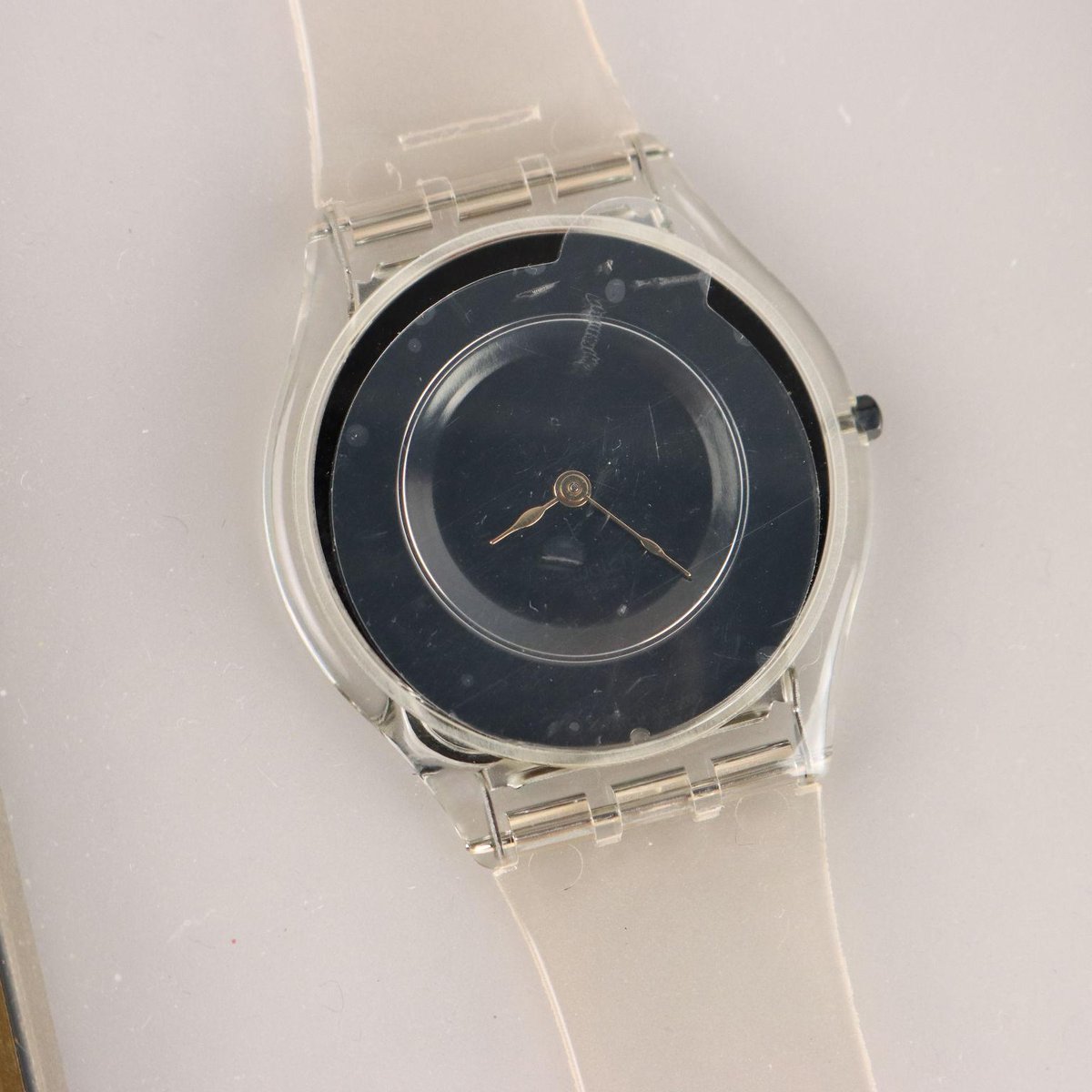 Plume Savante SFK 114 P Watch from Swatch for sale at Pamono