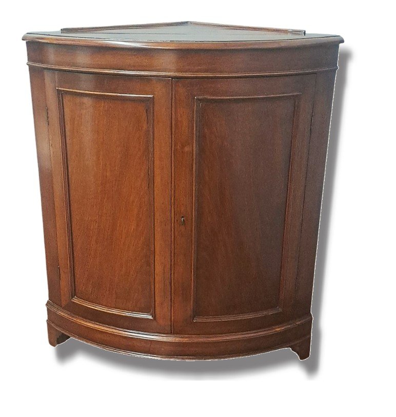 Walnut Corner Sideboard, 1800s for sale at Pamono