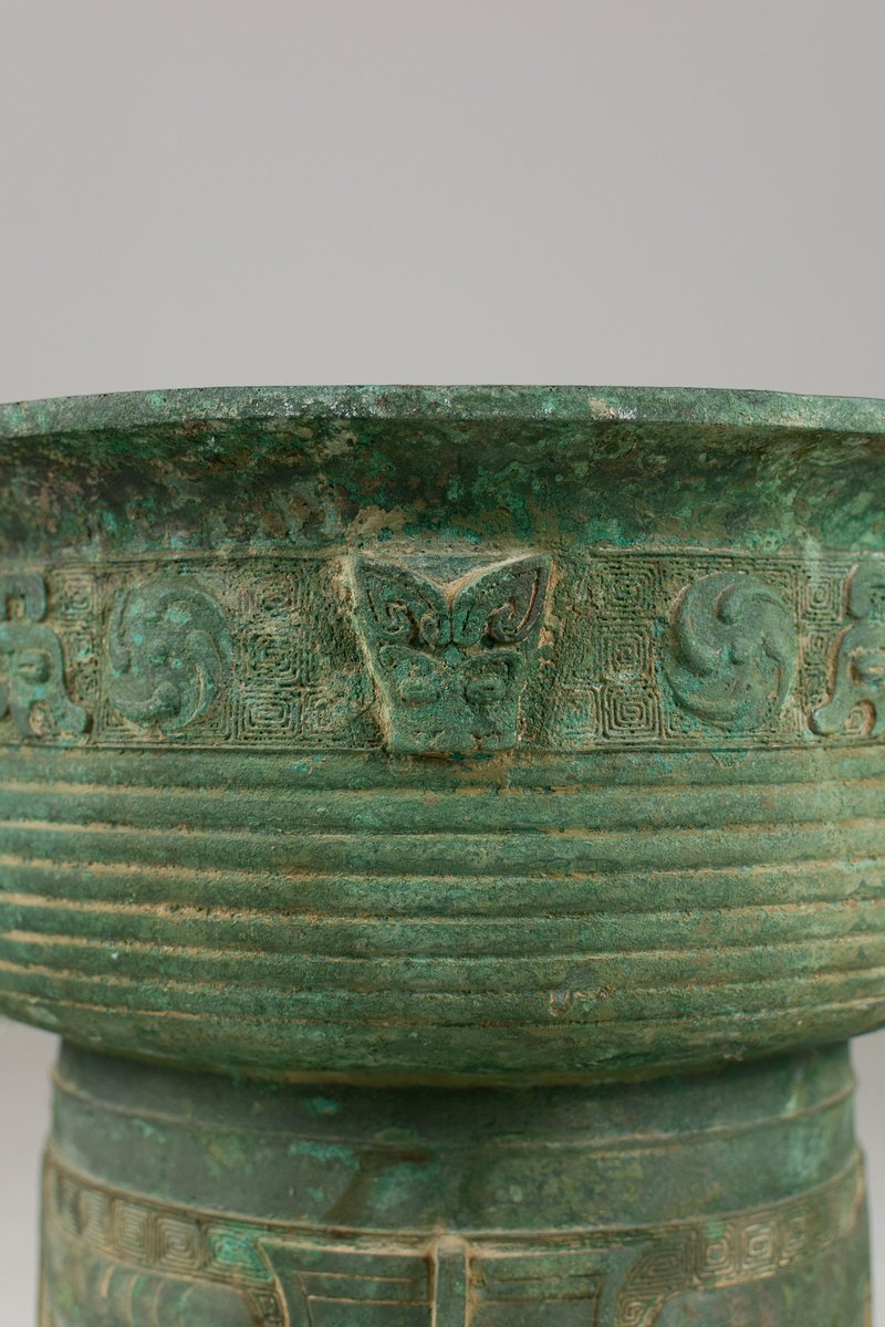 Large Archaic Bronze Gui Vessel with Taotie Beast for sale at Pamono