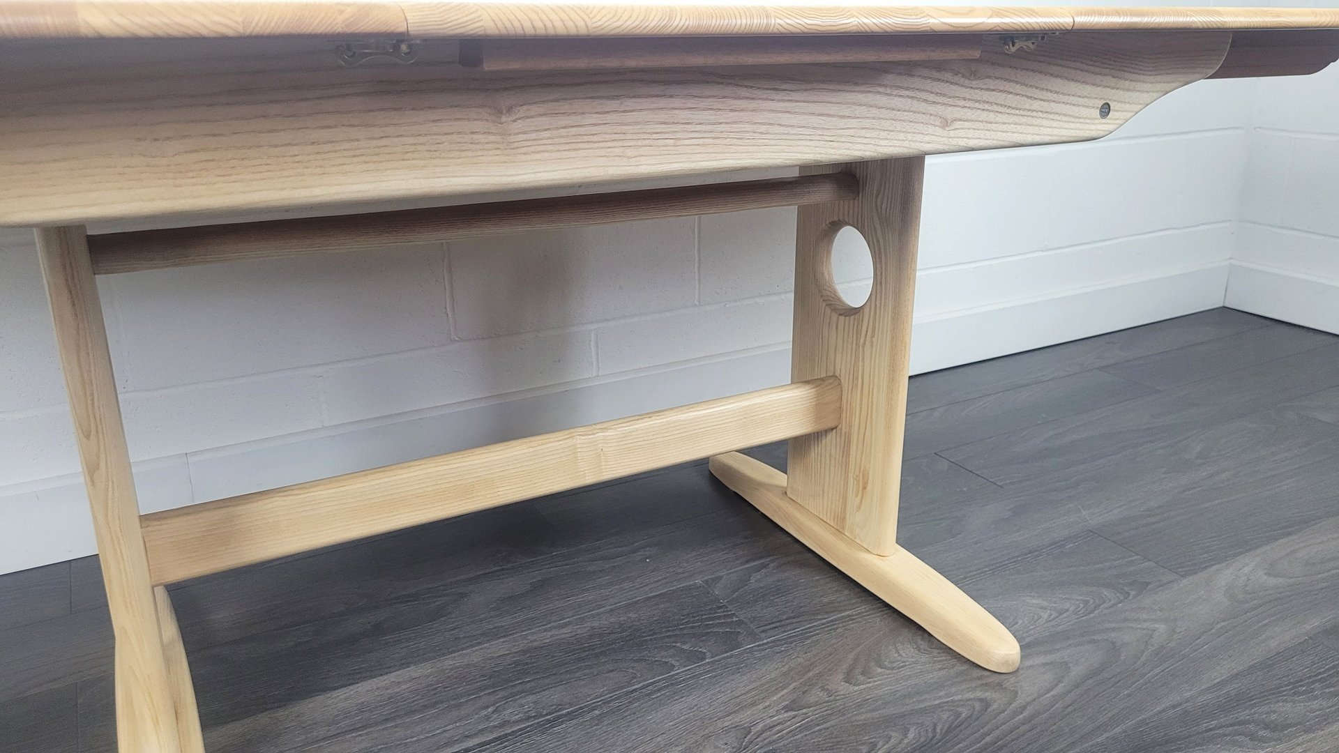 Windsor Extending Dining Table by Lucian Ercolani for Ercol, 2000s for sale at Pamono