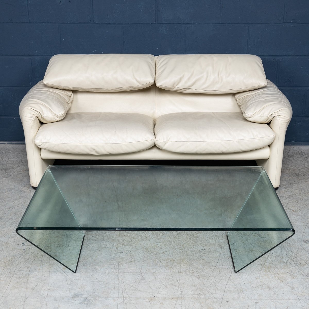 Vintage Italian Rubino Bent Glass Coffee Table, 1990 for sale at Pamono