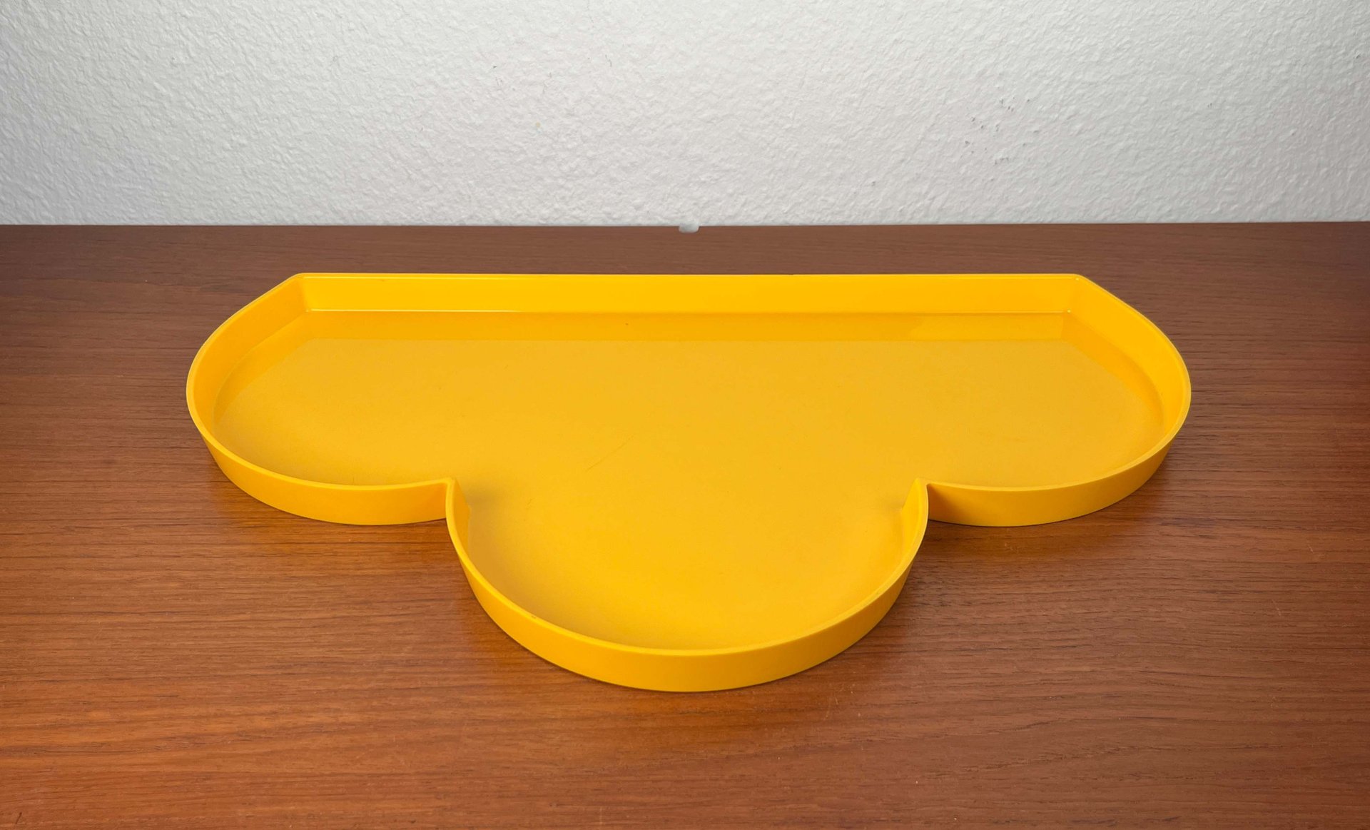 Postmodern Italian Yellow Plastic Tray from Guzzini for sale at Pamono
