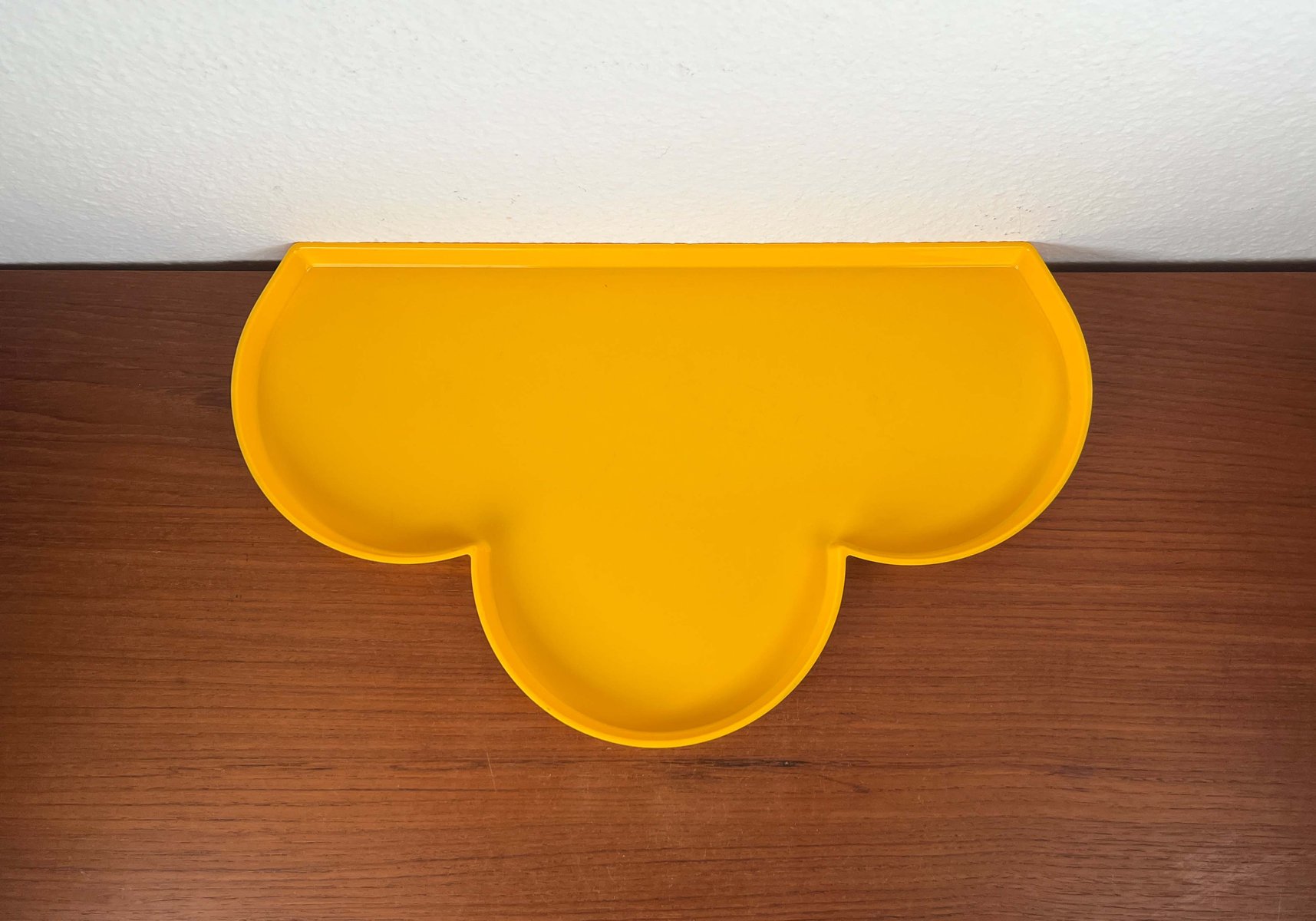 Postmodern Italian Yellow Plastic Tray from Guzzini for sale at Pamono