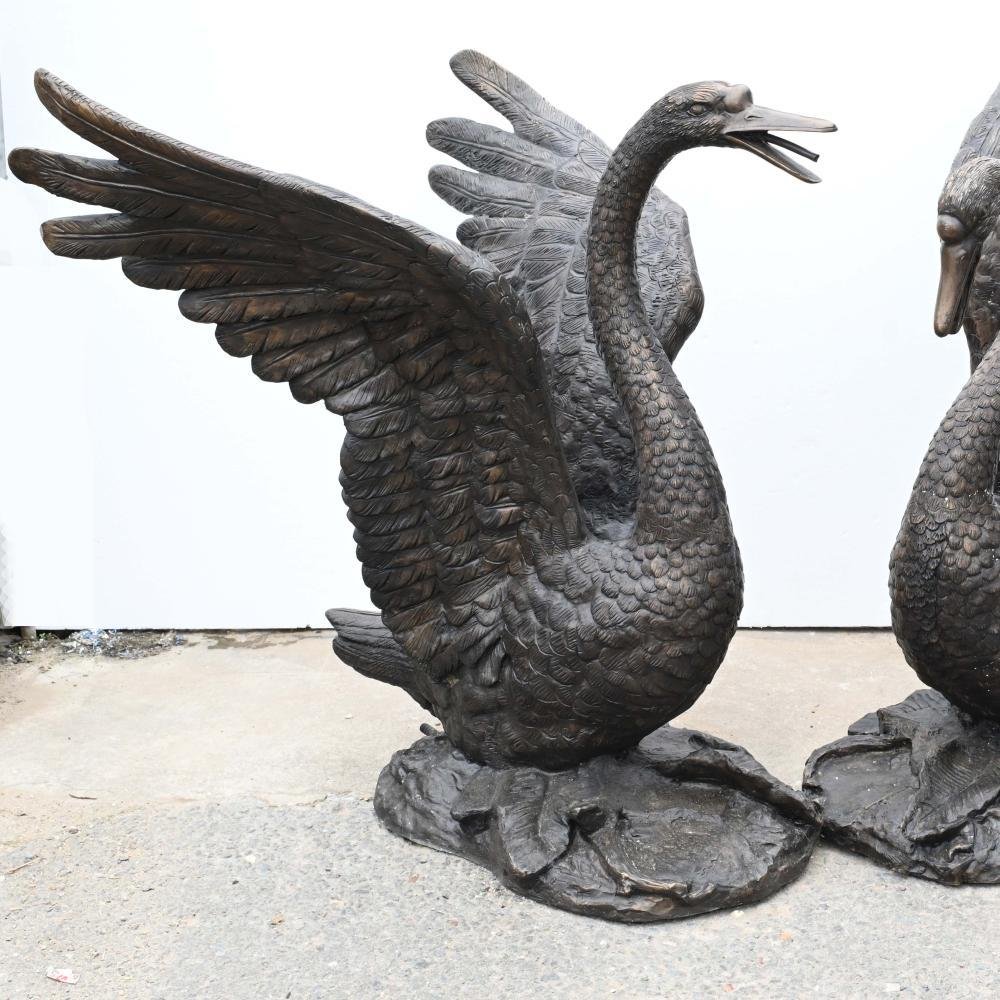 Large Swan Statue in Bronze for sale at Pamono