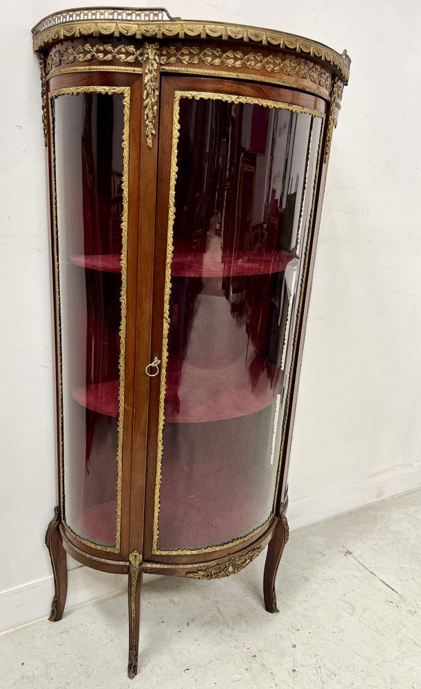 Napoleon III Curved Display Case in Mahogany and Veneer for sale at Pamono