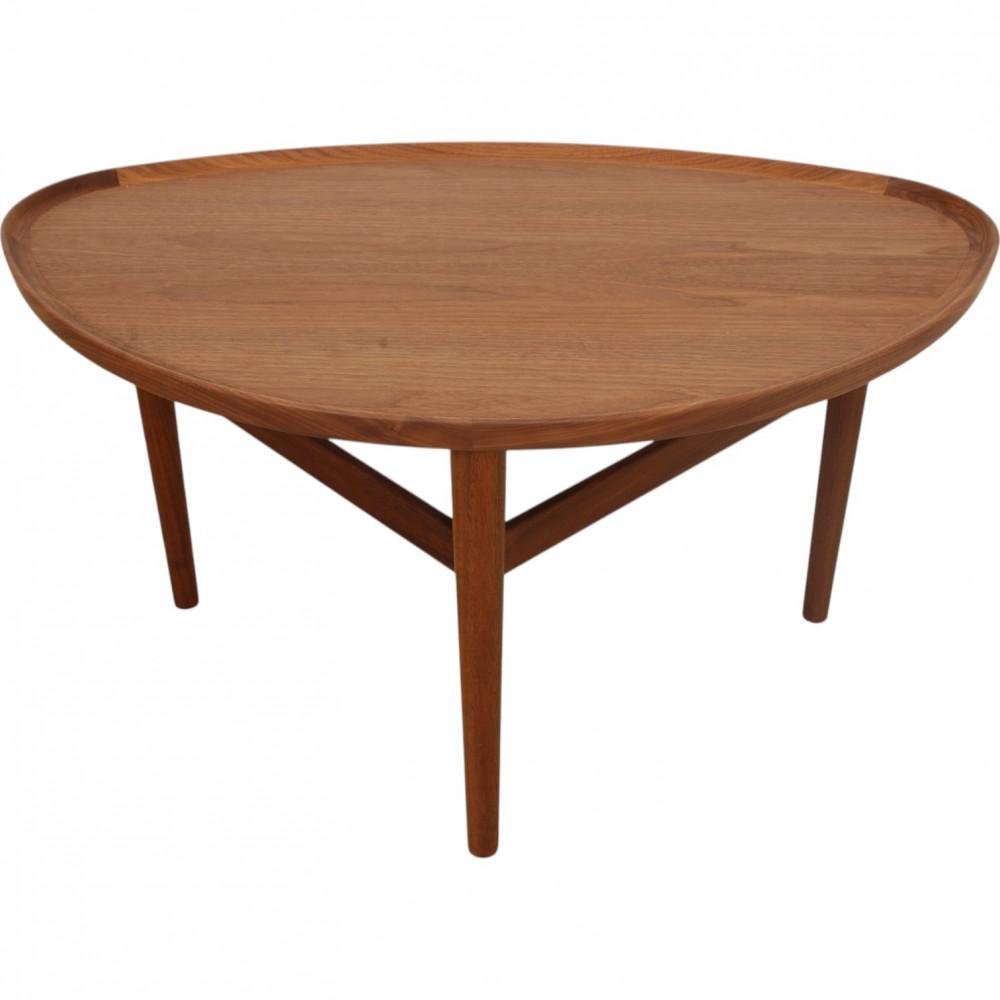 Eye Coffee Table in Walnut by Finn Juhl for sale at Pamono
