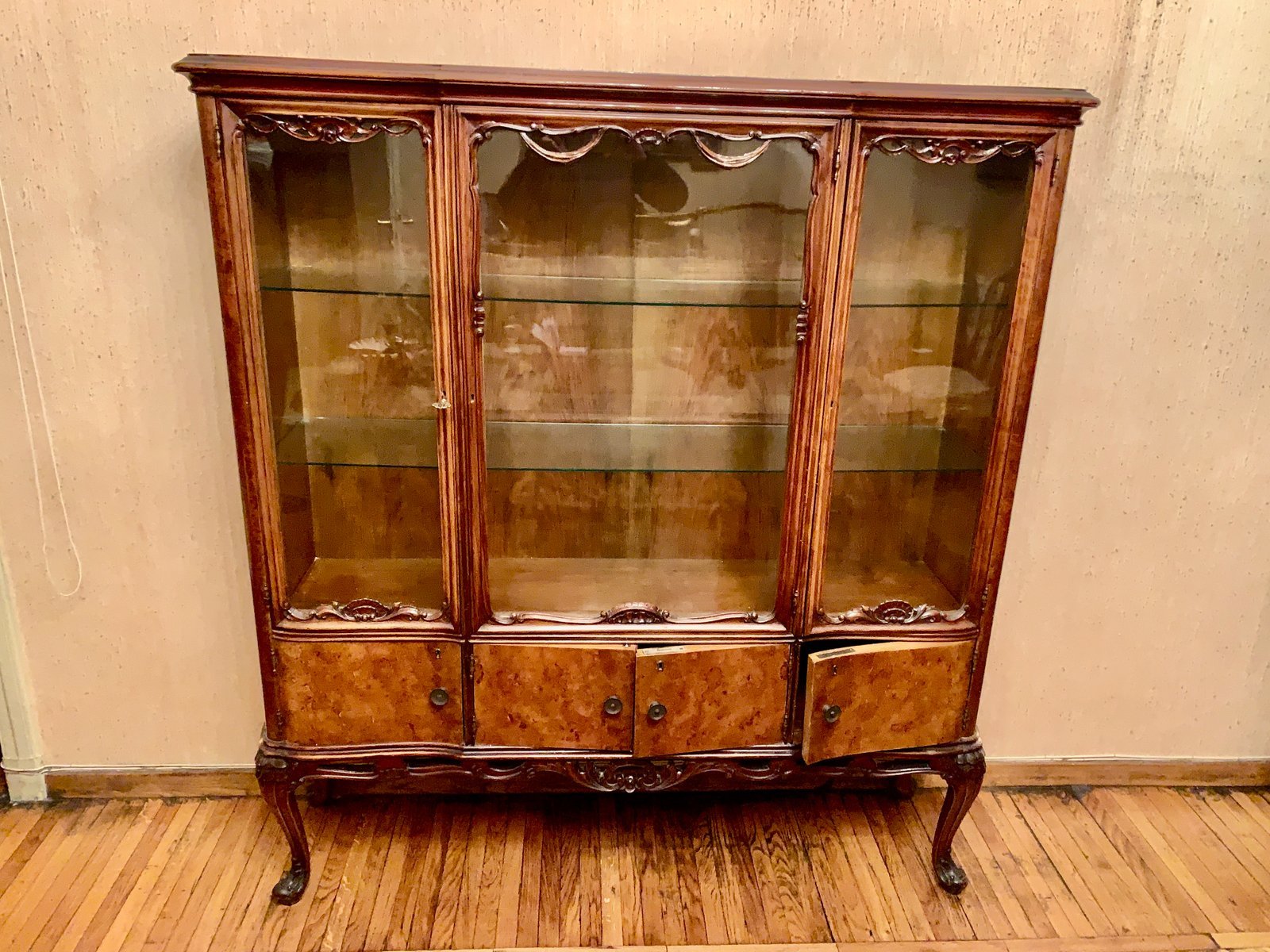 Italian Walnut Burl Chippendale Display Cabinet, 1960s for sale at Pamono