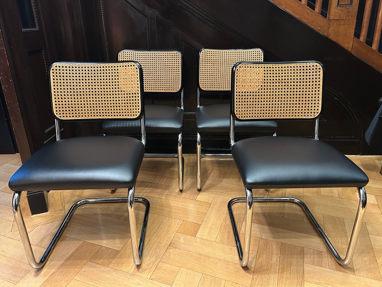 Sedie cantilever S32 in pelle nera di Marcel Breuer per Thonet, anni '80, set di 4 in vendita su ...