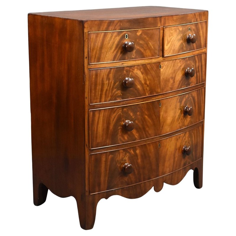 Victorian Bowfront Chest Drawers in Mahogany, 1890 for sale at Pamono
