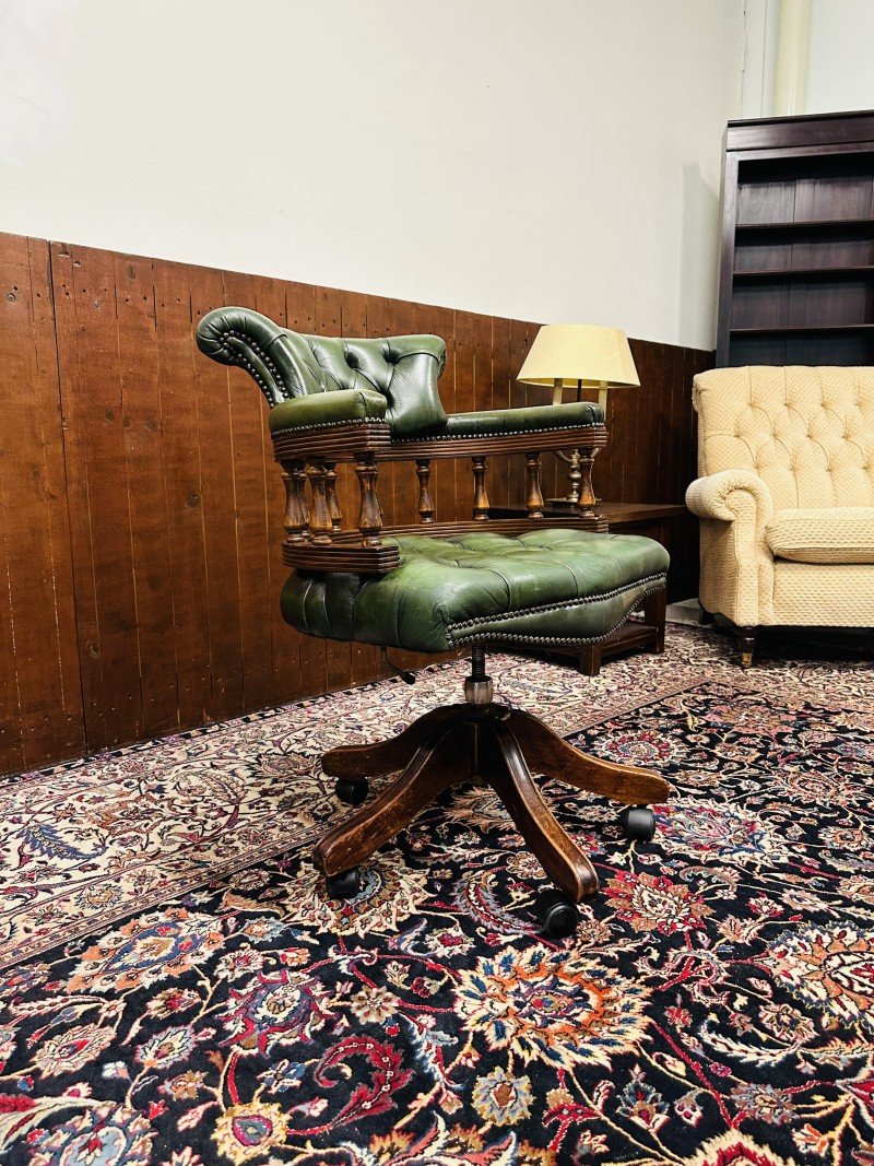 Chesterfield Captain Chair in Green for sale at Pamono