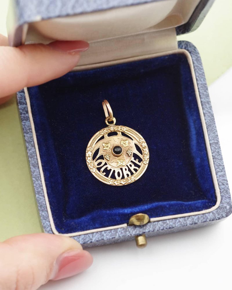 Art Nouveau October Medal for sale at Pamono