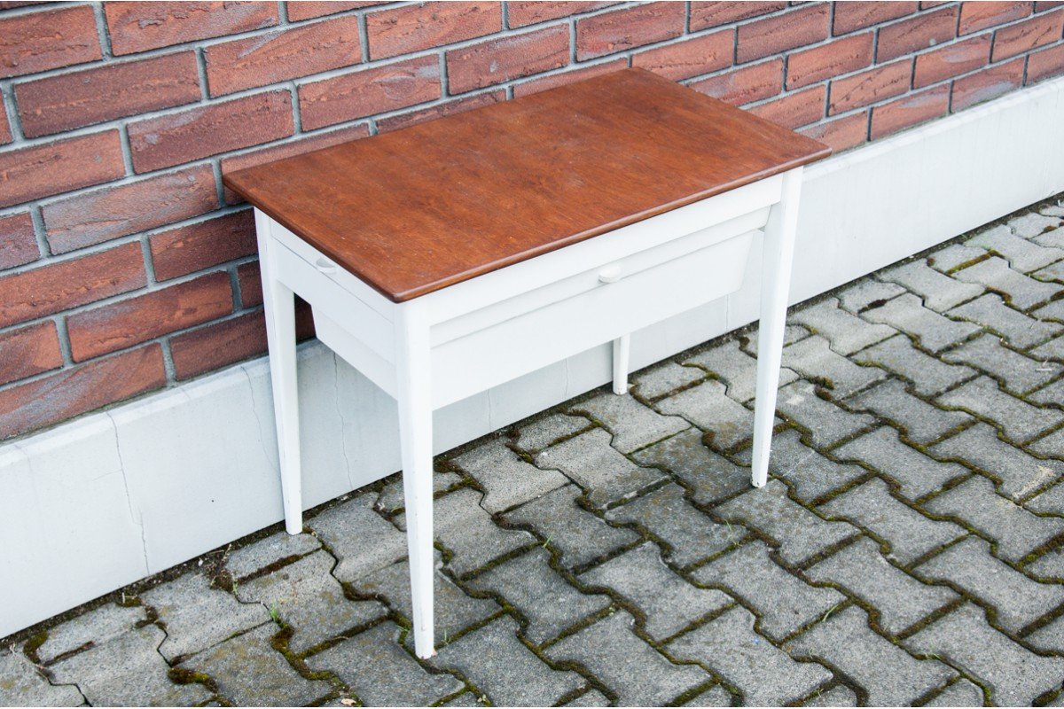 Scandinavian Walnut Table, 1930s for sale at Pamono